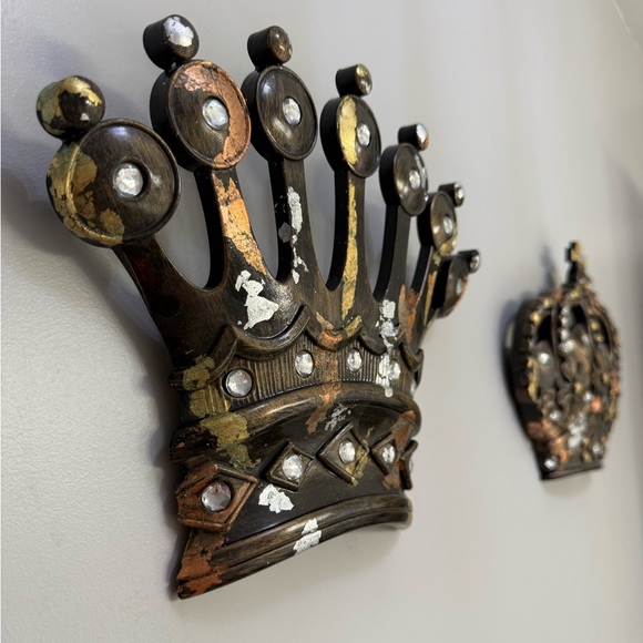 Hand Crafted | Wall Decor | Elegant Metallic Crown Wall Decor Set ...